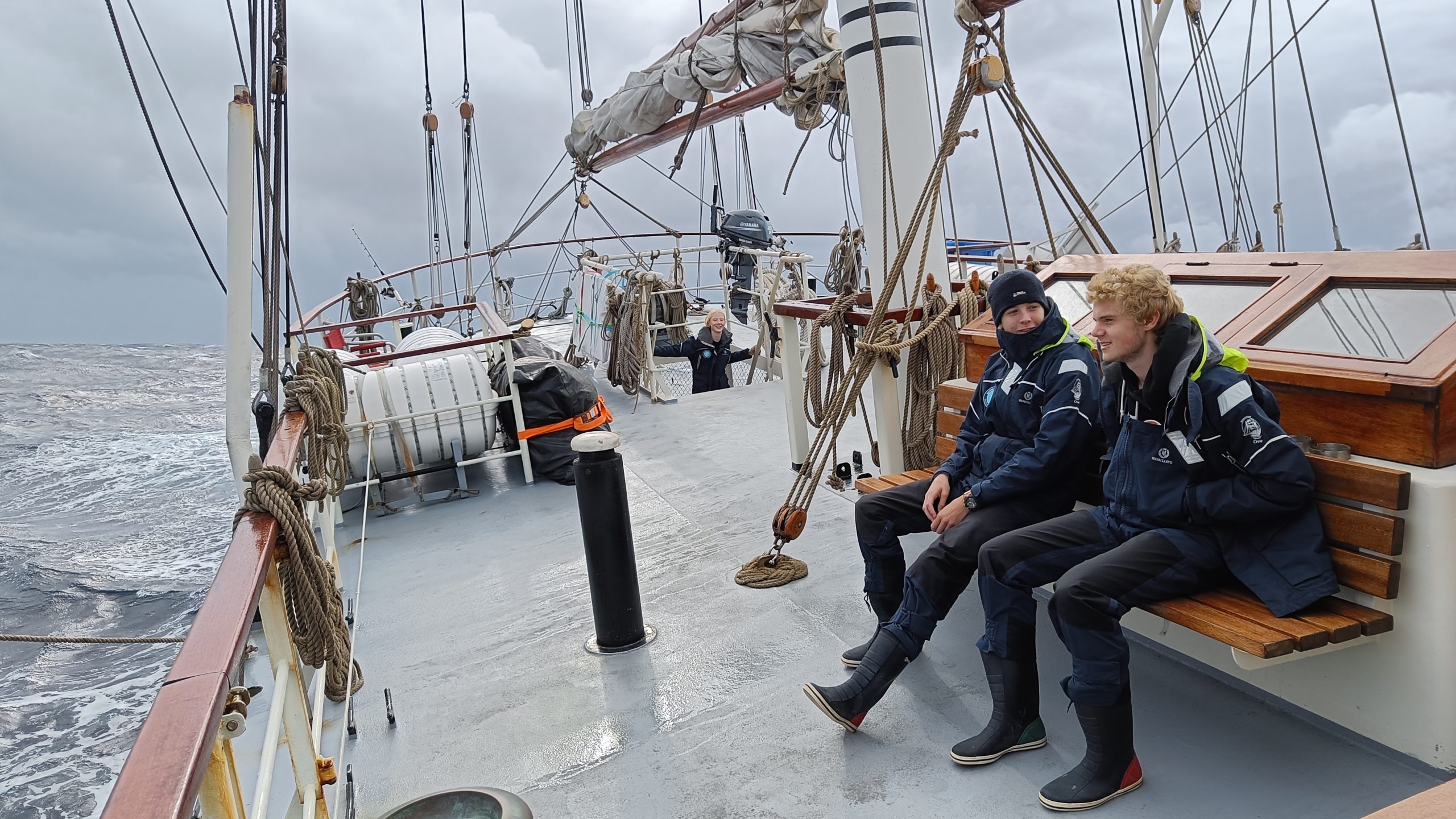 Staande en lopende golven - School at Sea