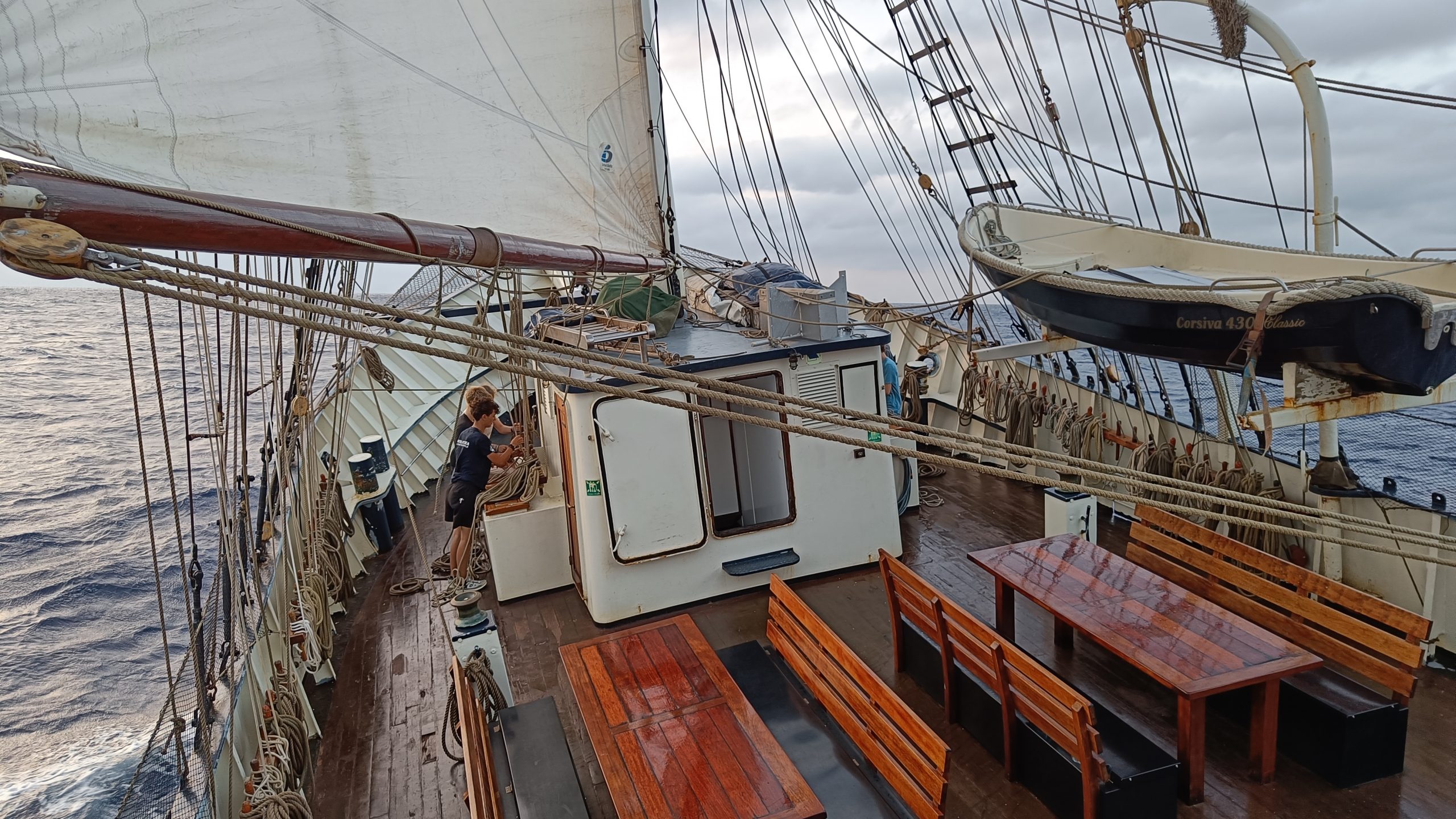 Een rustige dag in de scheepsovername - School at Sea
